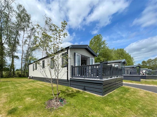 Bumble Lodge (Ref : UK51071) in Green Hill Farm Holiday Village Pet ...