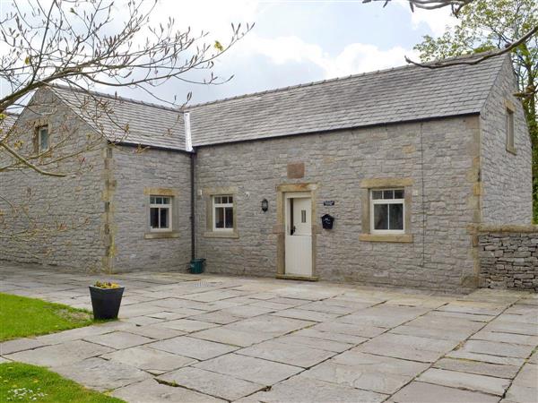 Courtyard Cottage in Over Haddon, near Bakewell, Derbyshire sleeps 4