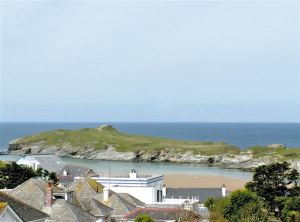 Trevelyan Lodge at White Acres in Newquay, Cornwall sleeps 8