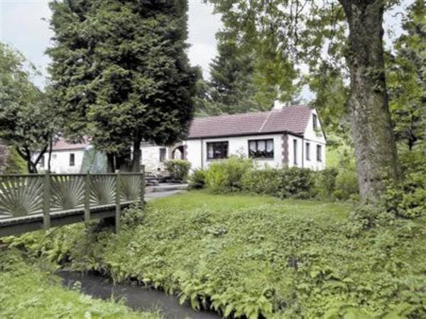 Glenmill Cottage in Glenmavis, near Glasgow, Lanarkshire sleeps 4