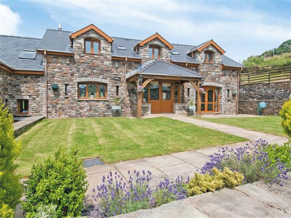 Golwg y Mynydd in Crynant, near Neath, West Glamorgan sleeps 7