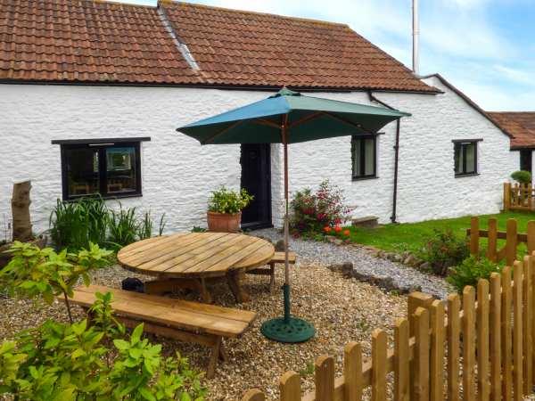 Granary Cottage in Barton near Winscombe, Avon sleeps 6