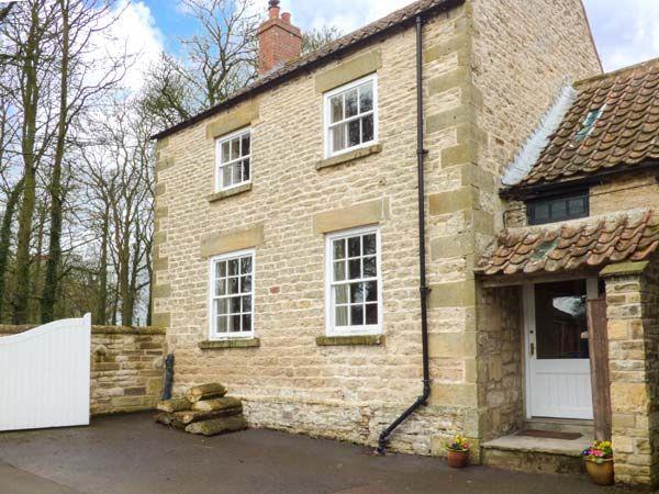 Headon Yard Cottage in Brompton-by-Sawdon, North Yorkshire sleeps 4