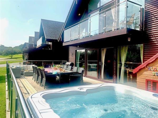 Lodge 27 in Retallack in Retallack, near Padstow, Cornwall sleeps 10