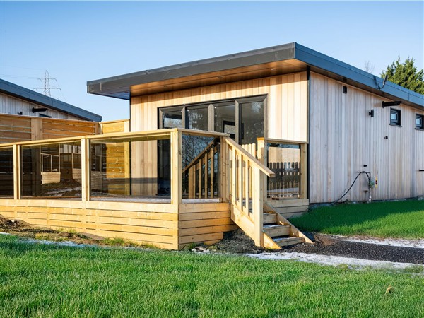 Lovebird Lodge in Yarm (1167667) Pet Friendly with hot tub - sleeps 2 ...