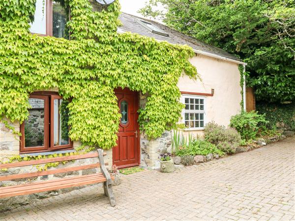 Monkey Manor from Sykes Holiday Cottages. Monkey Manor is in Trewoon ...