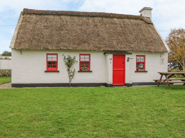 No. 11 Tipperary Thatched Cottage in Puckane, North Tipperary sleeps 6