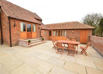 Point Farm Barn in Barton Turf - cottage holidays Barton Turf