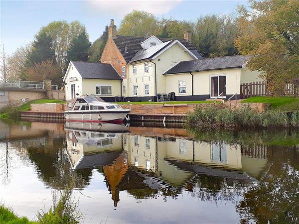 Riverside Cottage (Ref : UKC1317) in Hilgay, near Downham Market Pet ...