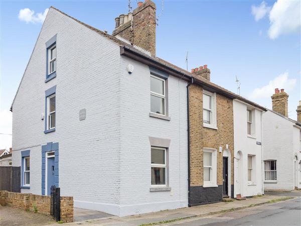 Rolls Cottage in Whitstable, Kent sleeps 6