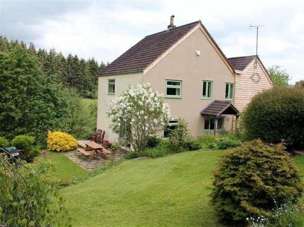 Rose Tree Cottage in Newnham on Severn, Gloucestershire sleeps 6