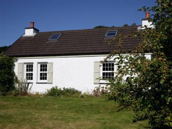 Strathlachlan Lodge in Loch Fyne, near Strachur, Argyll sleeps 8