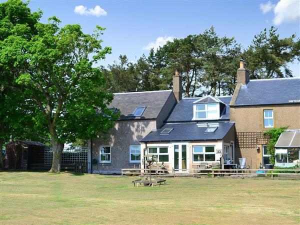 Pinewood House in Gordon, near Kelso, The Scottish Borders sleeps 16