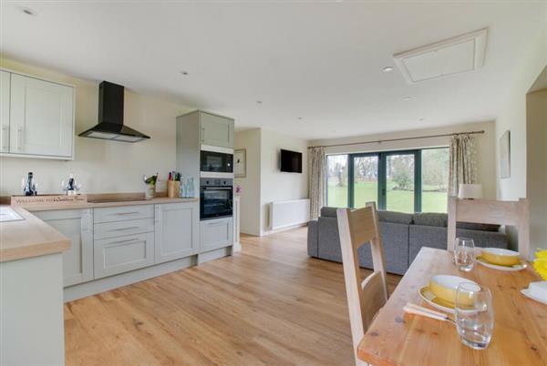 The Cart Lodge in Weybread Pet Friendly - cottage holidays Weybread