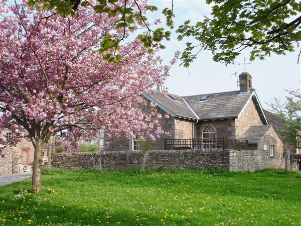 The Old School in Winton, near Kirkby Stephen, Cumbria sleeps 2