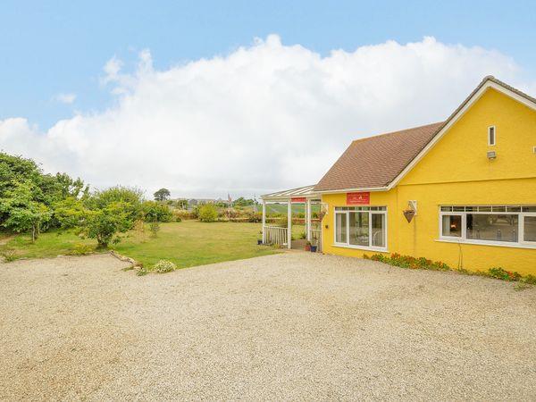 The Station Masters Lodge in Connor Downs, Cornwall sleeps 2