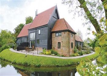 Tithe Barn in Wattisham, Suffolk sleeps 9