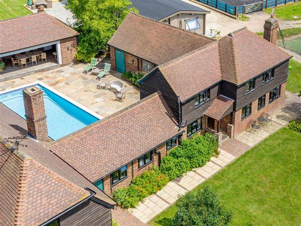 Turtle Farm Barns - Turtles Cottage in Alfold, Surrey sleeps 4