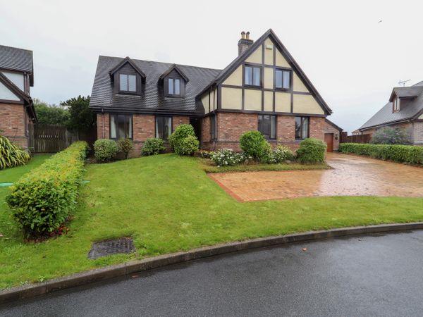 Photos of Ty Gloch, Trelogan near Trelawynd